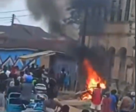 VIDEOS: Kukurantumi police station set ablaze by angry mob ...